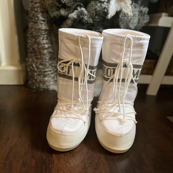 Moon Boot | Shoes | Moon Boot | Poshmark